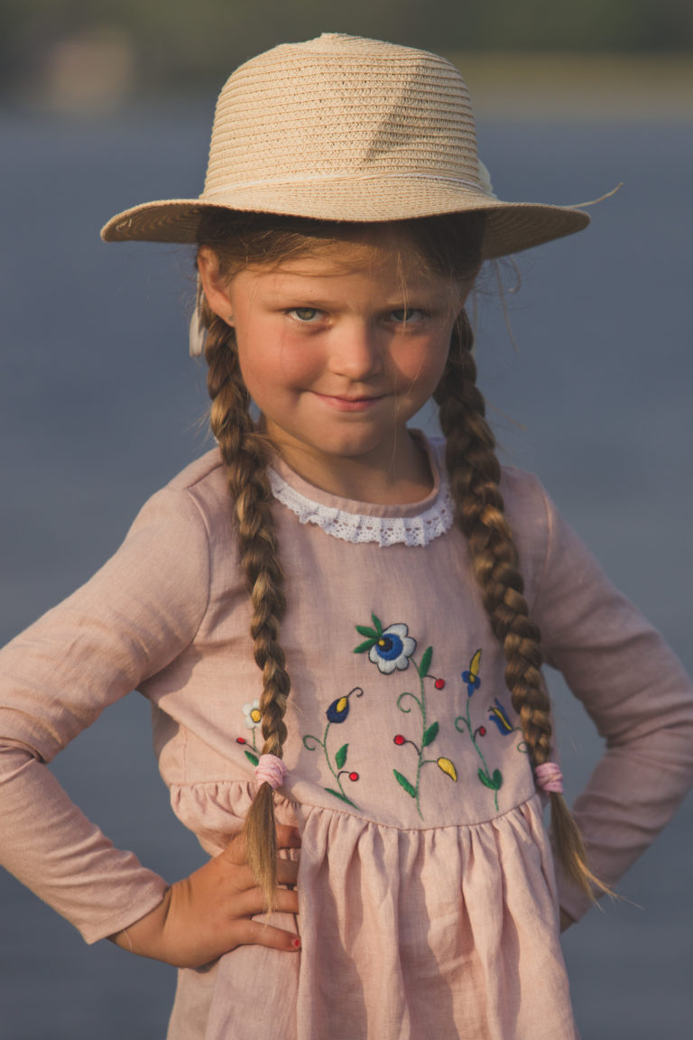 Helenka w różowej lnianej sukience „Otylia” ? ️ Mała charakterna ...